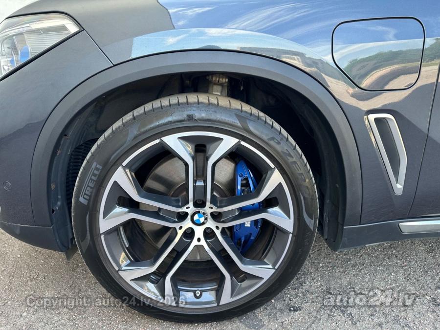 Pelēks BMW X5 2021 Tallina, ar dzinēja tilpumu 3.00 L un nobraukumu 92 tūkst. km par 51500 €, foto 9 vietnē AUTOMOTO.COM.LV
