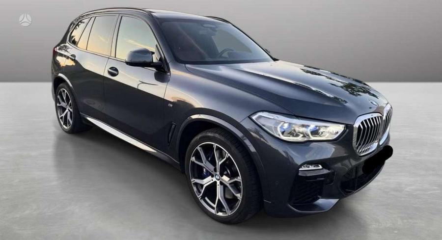 Pelēks BMW X5 2021 Viļņa, ar dzinēja tilpumu 3.00 L un nobraukumu 108 tūkst. km par 59500 €, foto 3 vietnē AUTOMOTO.COM.LV