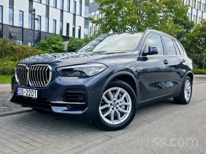Grey BMW X5 2021 in Riga, with an engine capacity of 3.00 L and mileage of 169 thousand km for 34490 €, photo  on AUTOMOTO.COM.LV