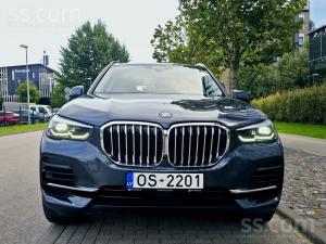 Grey BMW X5 2021 in Riga, with an engine capacity of 3.00 L and mileage of 169 thousand km for 34490 €, photo 4 on AUTOMOTO.COM.LV