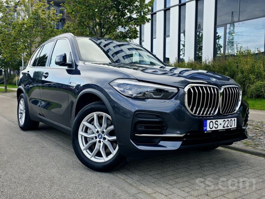 Grey BMW X5 2021 in Riga, with an engine capacity of 3.00 L and mileage of 169 thousand km for 34490 €, photo 5 on AUTOMOTO.COM.LV
