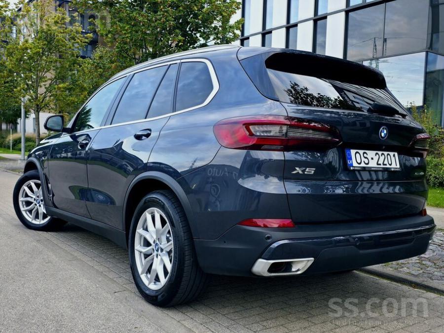 Grey BMW X5 2021 in Riga, with an engine capacity of 3.00 L and mileage of 169 thousand km for 34490 €, photo 7 on AUTOMOTO.COM.LV
