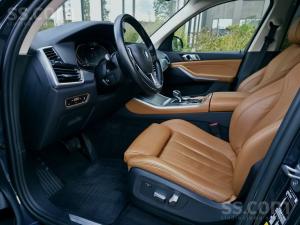 Grey BMW X5 2021 in Riga, with an engine capacity of 3.00 L and mileage of 169 thousand km for 34490 €, photo 12 on AUTOMOTO.COM.LV