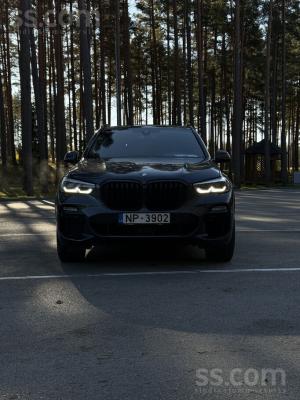Grey BMW X5 2021 in Riga, with an engine capacity of 3.00 L and mileage of 139 thousand km for 45900 €, photo 3 on AUTOMOTO.COM.LV