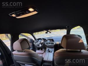 Grey BMW X5 2021 in Riga, with an engine capacity of 3.00 L and mileage of 139 thousand km for 45900 €, photo 6 on AUTOMOTO.COM.LV