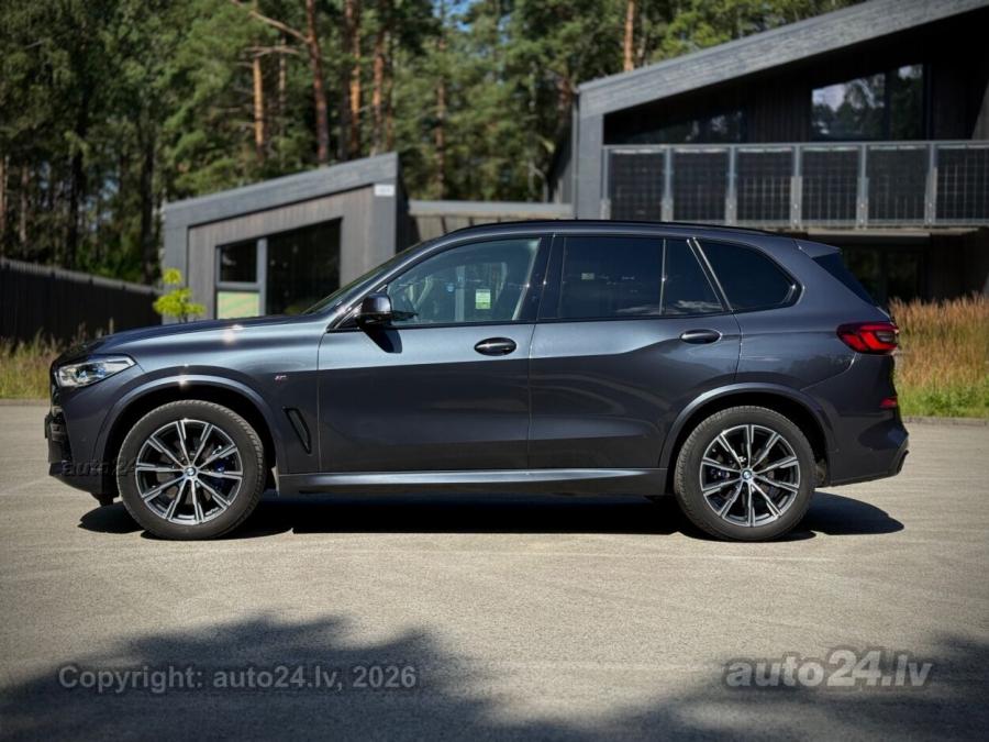 Grey BMW X5 2022 in Tallinn, with an engine capacity of 3.00 L and mileage of 66 thousand km for 60999 €, photo 3 on AUTOMOTO.COM.LV