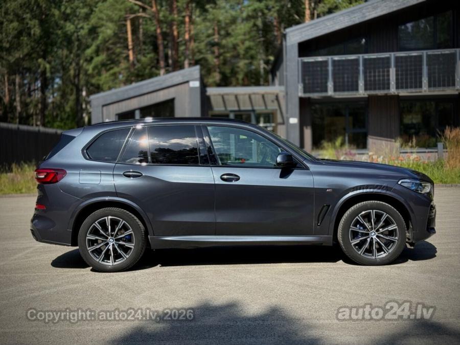 Grey BMW X5 2022 in Tallinn, with an engine capacity of 3.00 L and mileage of 66 thousand km for 60999 €, photo 7 on AUTOMOTO.COM.LV