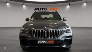 Pelēks BMW X5 2022 Viļņa, ar dzinēja tilpumu 3.00 L un nobraukumu 164 tūkst. km par 49777 €, foto  vietnē AUTOMOTO.COM.LV