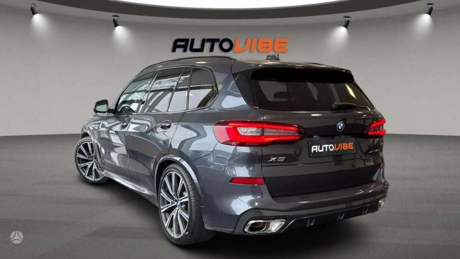 Pelēks BMW X5 2022 Viļņa, ar dzinēja tilpumu 3.00 L un nobraukumu 164 tūkst. km par 49777 €, foto 3 vietnē AUTOMOTO.COM.LV