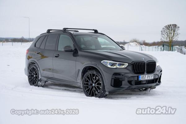 Grey BMW X5 2022 in Tallinn, with an engine capacity of 4.40 L and mileage of 76 thousand km for 59500 €, photo 2 on AUTOMOTO.COM.LV