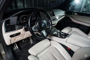 Pelēks BMW X5 2022 Viļņa, ar dzinēja tilpumu 4.39 L un nobraukumu 90 tūkst. km par 54999 €, foto 22 vietnē AUTOMOTO.COM.LV