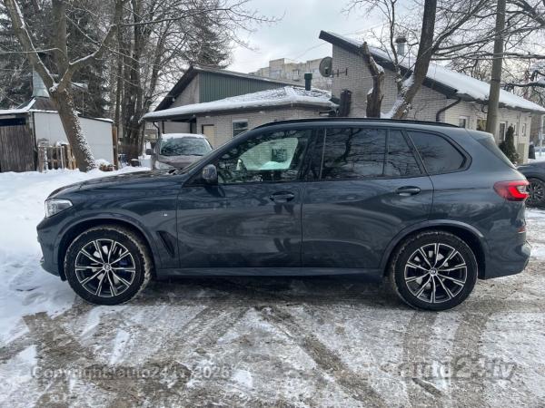 Grey BMW X5 2022 in Tallinn, with an engine capacity of 3.00 L and mileage of 92 thousand km for 60500 €, photo 6 on AUTOMOTO.COM.LV