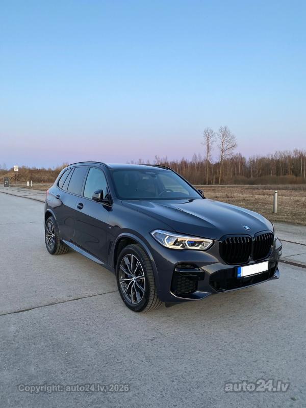 Grey BMW X5 2022 in Tallinn, with an engine capacity of 3.00 L and mileage of 72 thousand km for 60990 €, photo 3 on AUTOMOTO.COM.LV