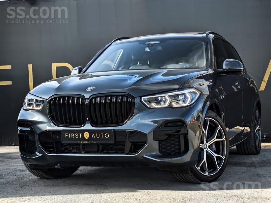 Grey BMW X5 2022 in Tukums, with an engine capacity of 3.00 L and mileage of 125 thousand km for 49990 €, photo 3 on AUTOMOTO.COM.LV
