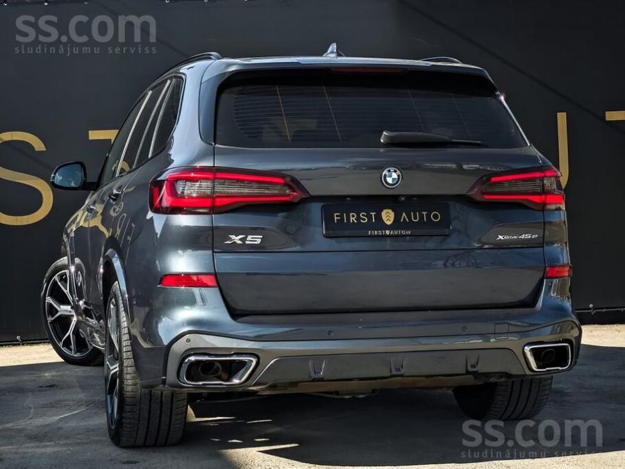 Grey BMW X5 2022 in Tukums, with an engine capacity of 3.00 L and mileage of 125 thousand km for 49990 €, photo 4 on AUTOMOTO.COM.LV