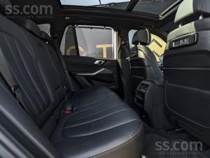 Grey BMW X5 2022 in Tukums, with an engine capacity of 3.00 L and mileage of 125 thousand km for 49990 €, photo 9 on AUTOMOTO.COM.LV
