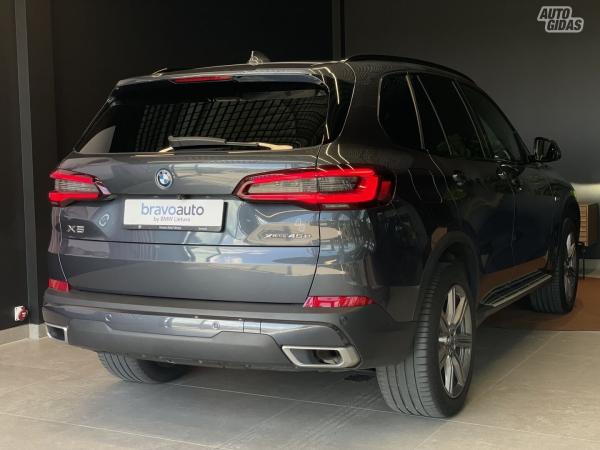 Pelēks BMW X5 2022 Klaipėda, ar dzinēja tilpumu 3.00 L un nobraukumu 72 tūkst. km par 49991 €, foto 4 vietnē AUTOMOTO.COM.LV