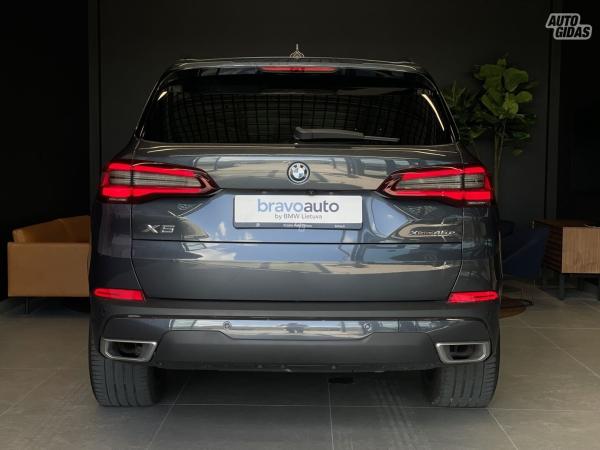 Pelēks BMW X5 2022 Klaipėda, ar dzinēja tilpumu 3.00 L un nobraukumu 72 tūkst. km par 49991 €, foto 5 vietnē AUTOMOTO.COM.LV