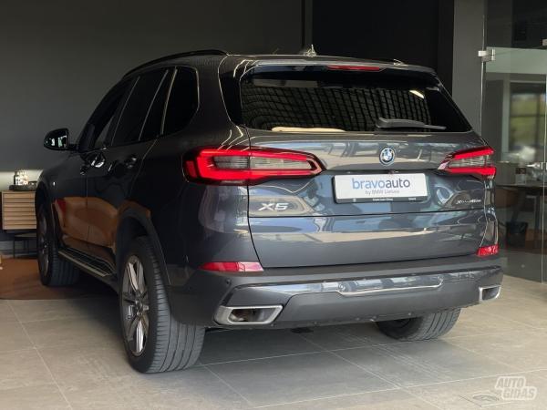 Pelēks BMW X5 2022 Klaipėda, ar dzinēja tilpumu 3.00 L un nobraukumu 72 tūkst. km par 49991 €, foto 6 vietnē AUTOMOTO.COM.LV