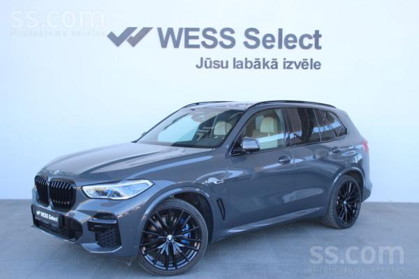 Grey BMW X5 2022 in Riga, with an engine capacity of 3.00 L and mileage of 108 thousand km for 54990 €, photo 1 on AUTOMOTO.COM.LV