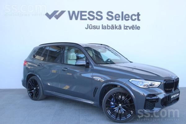 Grey BMW X5 2022 in Riga, with an engine capacity of 3.00 L and mileage of 108 thousand km for 54990 €, photo 2 on AUTOMOTO.COM.LV