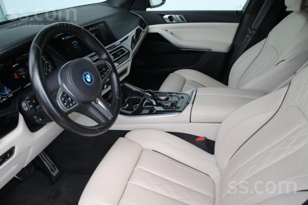Grey BMW X5 2022 in Riga, with an engine capacity of 3.00 L and mileage of 108 thousand km for 54990 €, photo 8 on AUTOMOTO.COM.LV