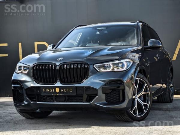 Grey BMW X5 2022 in Tukums, with an engine capacity of 3.00 L and mileage of 125 thousand km for 49990 €, photo 2 on AUTOMOTO.COM.LV