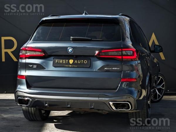 Grey BMW X5 2022 in Tukums, with an engine capacity of 3.00 L and mileage of 125 thousand km for 49990 €, photo 4 on AUTOMOTO.COM.LV