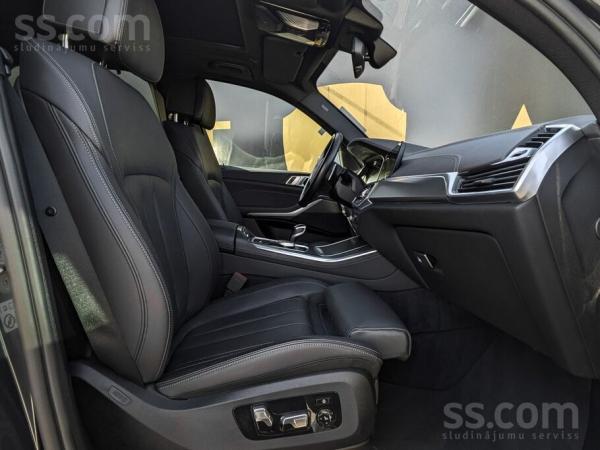 Grey BMW X5 2022 in Tukums, with an engine capacity of 3.00 L and mileage of 125 thousand km for 49990 €, photo 7 on AUTOMOTO.COM.LV