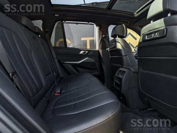 Grey BMW X5 2022 in Tukums, with an engine capacity of 3.00 L and mileage of 125 thousand km for 49990 €, photo 8 on AUTOMOTO.COM.LV
