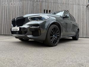 Grey BMW X5 2022 in Riga, with an engine capacity of 3.00 L and mileage of 107 thousand km for 54550 €, photo  on AUTOMOTO.COM.LV