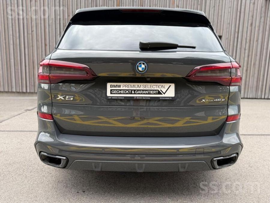 Grey BMW X5 2022 in Riga, with an engine capacity of 3.00 L and mileage of 107 thousand km for 54550 €, photo 4 on AUTOMOTO.COM.LV
