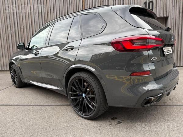 Pelēks BMW X5 2022 Rīga, ar dzinēja tilpumu 3.00 L un nobraukumu 107 tūkst. km par 54550 €, foto 5 vietnē AUTOMOTO.COM.LV