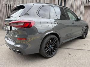 Grey BMW X5 2022 in Riga, with an engine capacity of 3.00 L and mileage of 107 thousand km for 54550 €, photo 8 on AUTOMOTO.COM.LV