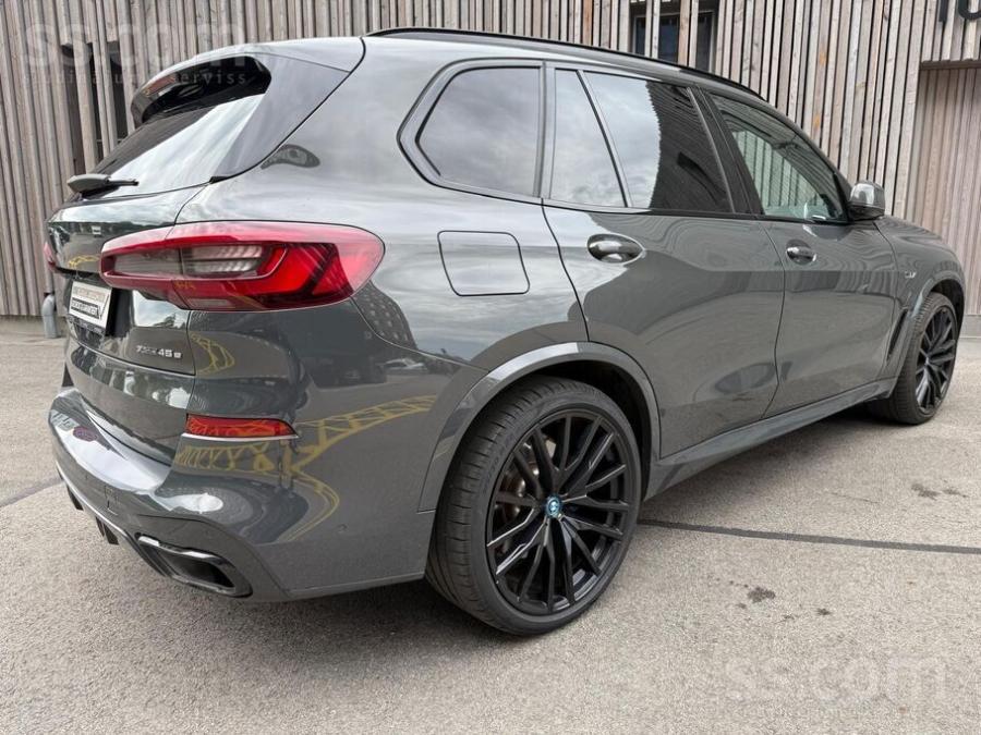 Grey BMW X5 2022 in Riga, with an engine capacity of 3.00 L and mileage of 107 thousand km for 54550 €, photo 8 on AUTOMOTO.COM.LV