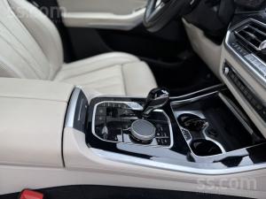 Grey BMW X5 2022 in Riga, with an engine capacity of 3.00 L and mileage of 107 thousand km for 54550 €, photo 26 on AUTOMOTO.COM.LV
