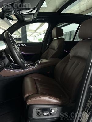 Pelēks BMW X5 2022 Rīga, ar dzinēja tilpumu 3.00 L un nobraukumu 152 tūkst. km par 53990 €, foto 24 vietnē AUTOMOTO.COM.LV