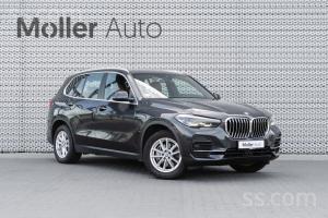 Grey BMW X5 2022 in Riga, with an engine capacity of 3.00 L and mileage of 99 thousand km for 37550 €, photo 3 on AUTOMOTO.COM.LV