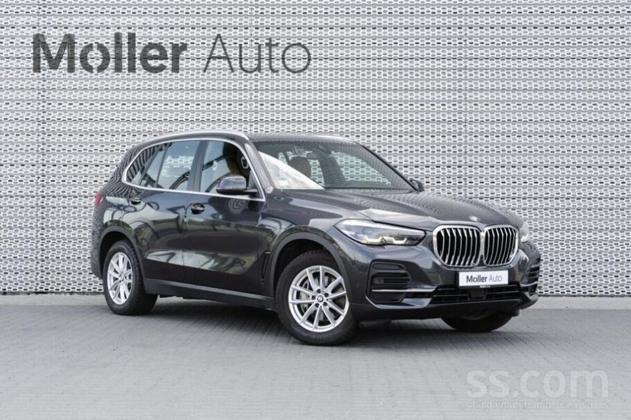 Grey BMW X5 2022 in Riga, with an engine capacity of 3.00 L and mileage of 99 thousand km for 37550 €, photo 3 on AUTOMOTO.COM.LV