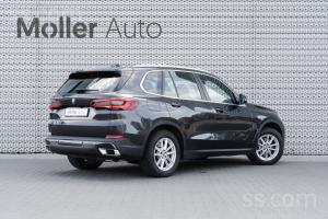 Grey BMW X5 2022 in Riga, with an engine capacity of 3.00 L and mileage of 99 thousand km for 37550 €, photo 5 on AUTOMOTO.COM.LV