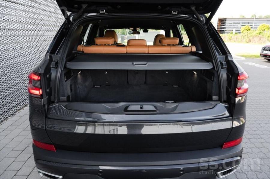 Grey BMW X5 2022 in Riga, with an engine capacity of 3.00 L and mileage of 99 thousand km for 37550 €, photo 28 on AUTOMOTO.COM.LV