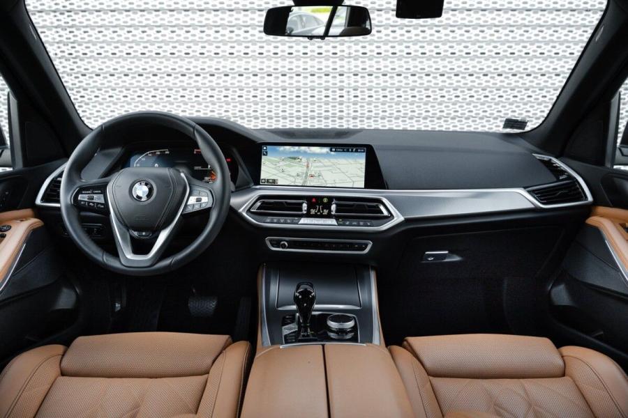 Grey BMW X5 2022 in Marupe, with an engine capacity of 3.00 L and mileage of 99 thousand km for 37550 €, photo 7 on AUTOMOTO.COM.LV
