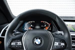 Grey BMW X5 2022 in Marupe, with an engine capacity of 3.00 L and mileage of 99 thousand km for 37550 €, photo 14 on AUTOMOTO.COM.LV