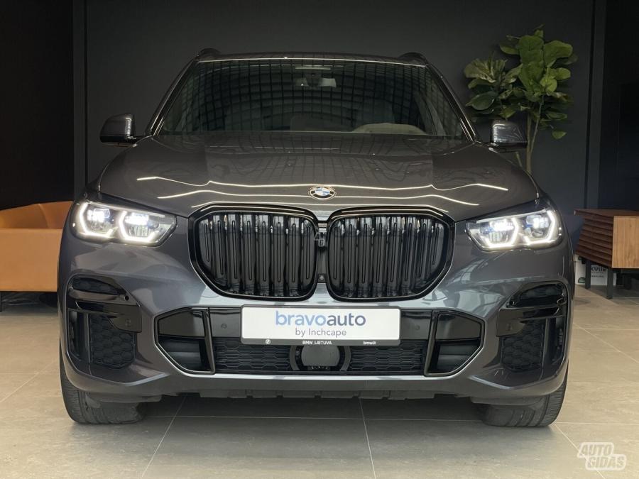 Grey BMW X5 2022 in Klaipeda, with an engine capacity of 3.00 L and mileage of 113 thousand km for 58991 €, photo 3 on AUTOMOTO.COM.LV