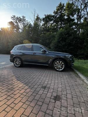 Pelēks BMW X5 2022 Ventspils, ar dzinēja tilpumu 3.00 L un nobraukumu 60 tūkst. km par 47800 €, foto  vietnē AUTOMOTO.COM.LV