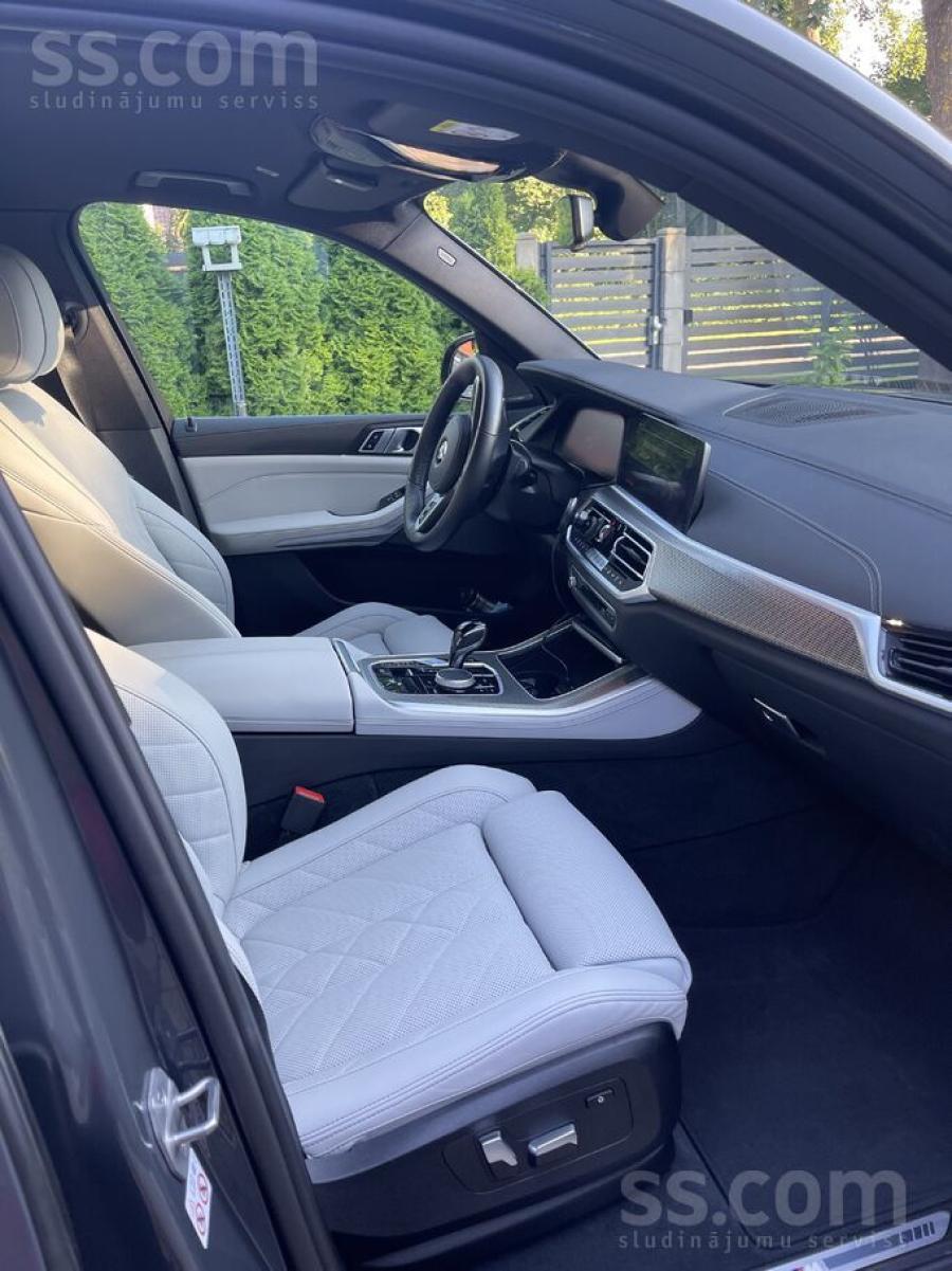 Grey BMW X5 2022 in Riga, with an engine capacity of 3.00 L and mileage of 51 thousand km for 55000 €, photo 4 on AUTOMOTO.COM.LV