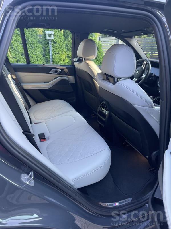 Pelēks BMW X5 2022 Rīga, ar dzinēja tilpumu 3.00 L un nobraukumu 51 tūkst. km par 55000 €, foto 4 vietnē AUTOMOTO.COM.LV