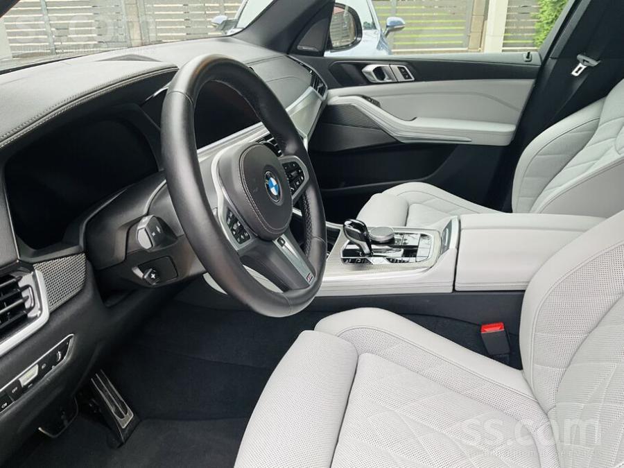 Grey BMW X5 2022 in Riga, with an engine capacity of 3.00 L and mileage of 51 thousand km for 55000 €, photo 6 on AUTOMOTO.COM.LV