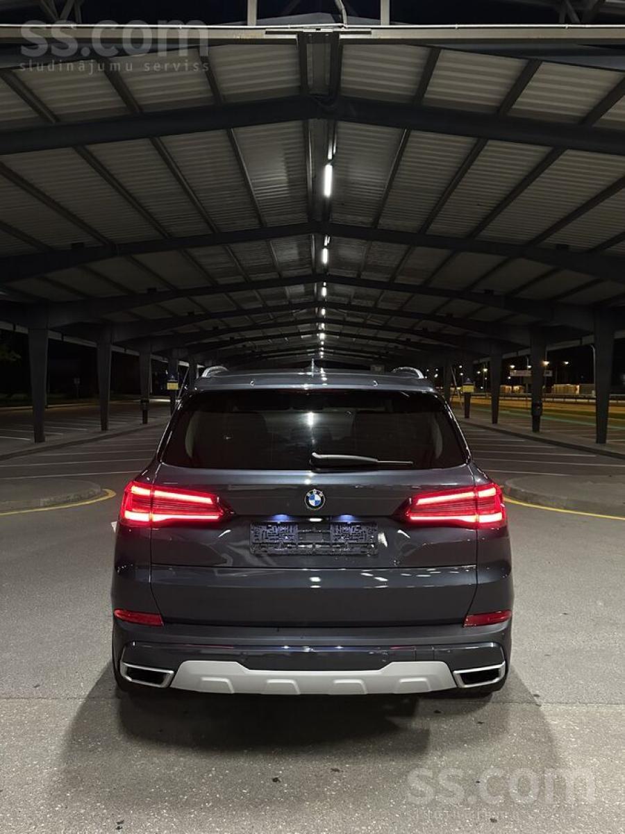 Pelēks BMW X5 2022 Rīga, ar dzinēja tilpumu 3.00 L un nobraukumu 105 tūkst. km par 36950 €, foto 1 vietnē AUTOMOTO.COM.LV