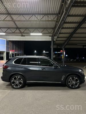Pelēks BMW X5 2022 Rīga, ar dzinēja tilpumu 3.00 L un nobraukumu 105 tūkst. km par 36950 €, foto 5 vietnē AUTOMOTO.COM.LV